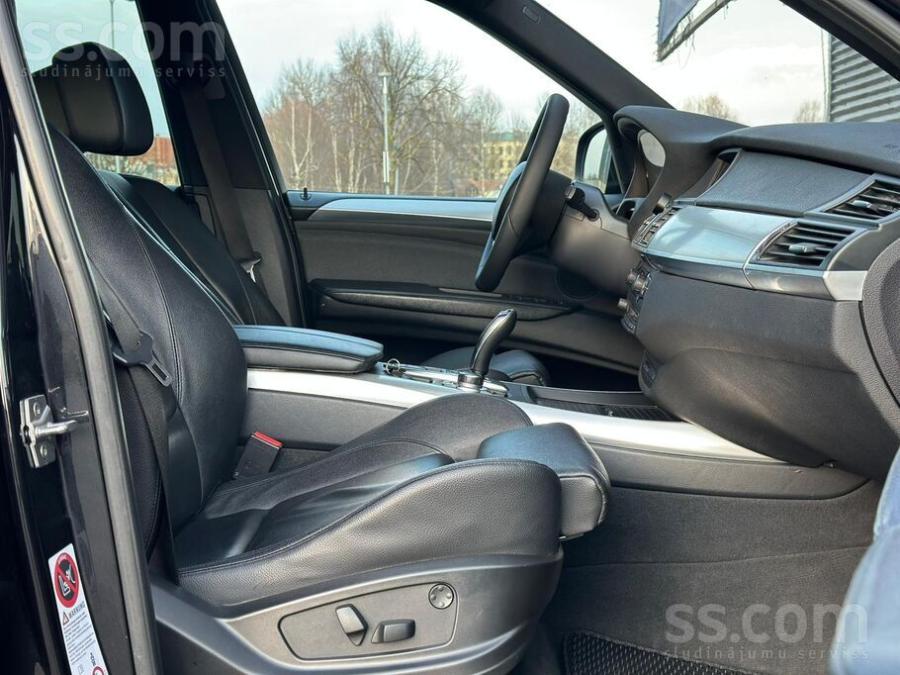 Melns BMW X5 2010 Rīga, ar dzinēja tilpumu 3.00 L un nobraukumu 324 tūkst. km par 10500 €, foto 14 vietnē AUTOMOTO.COM.LV
