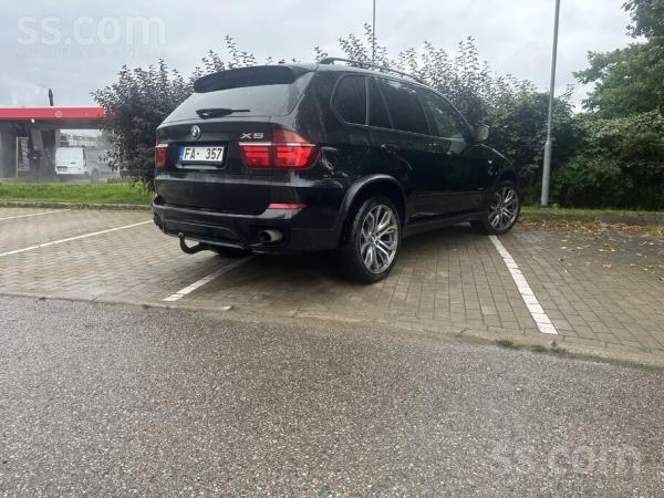 Melns BMW X5 2010 Jelgava, ar dzinēja tilpumu 3.00 L un nobraukumu 257 tūkst. km par 10390 €, foto 3 vietnē AUTOMOTO.COM.LV