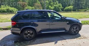 Black BMW X5 2010 in Riga, with an engine capacity of 3.00 L and mileage of 324 thousand km for 8799 €, photo 4 on AUTOMOTO.COM.LV