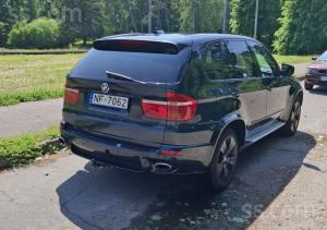 Black BMW X5 2010 in Riga, with an engine capacity of 3.00 L and mileage of 324 thousand km for 8799 €, photo 5 on AUTOMOTO.COM.LV