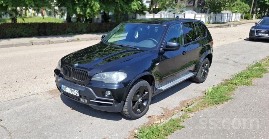 Black BMW X5 2010 in Riga, with an engine capacity of 3.00 L and mileage of 324 thousand km for 8799 €, photo 7 on AUTOMOTO.COM.LV
