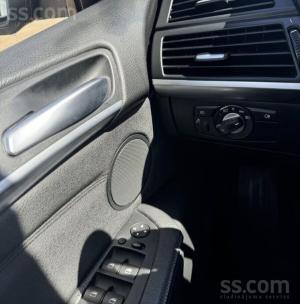 Black BMW X5 2010 in Riga, with an engine capacity of 3.00 L and mileage of 324 thousand km for 8799 €, photo 13 on AUTOMOTO.COM.LV