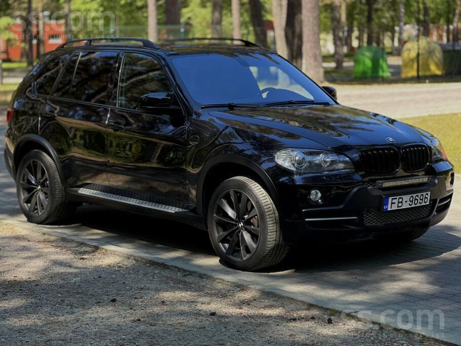 Black BMW X5 2010 in Ventspils, with an engine capacity of 3.00 L and mileage of 290 thousand km for 9995 €, photo 1 on AUTOMOTO.COM.LV