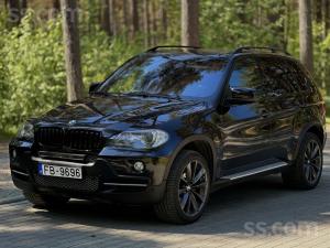 Black BMW X5 2010 in Ventspils, with an engine capacity of 3.00 L and mileage of 290 thousand km for 9995 €, photo 4 on AUTOMOTO.COM.LV
