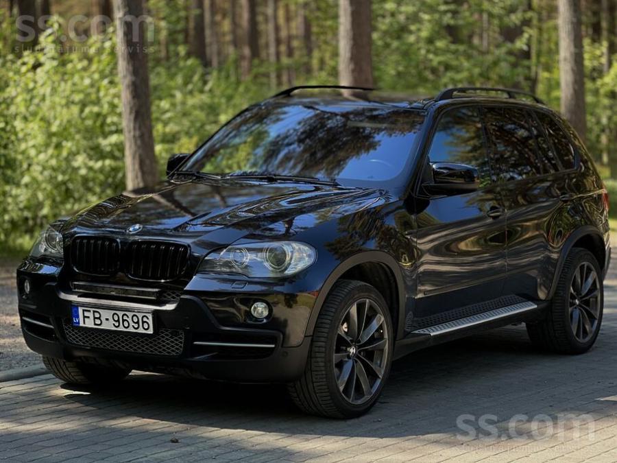 Black BMW X5 2010 in Ventspils, with an engine capacity of 3.00 L and mileage of 290 thousand km for 9995 €, photo 4 on AUTOMOTO.COM.LV