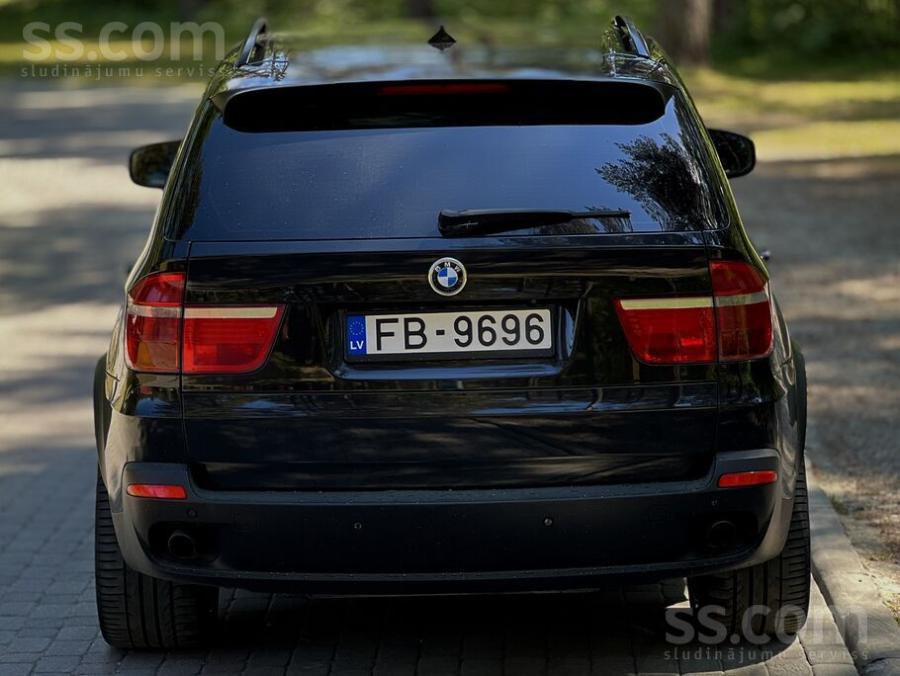 Black BMW X5 2010 in Ventspils, with an engine capacity of 3.00 L and mileage of 290 thousand km for 9995 €, photo 7 on AUTOMOTO.COM.LV