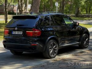 Black BMW X5 2010 in Ventspils, with an engine capacity of 3.00 L and mileage of 290 thousand km for 9995 €, photo 8 on AUTOMOTO.COM.LV