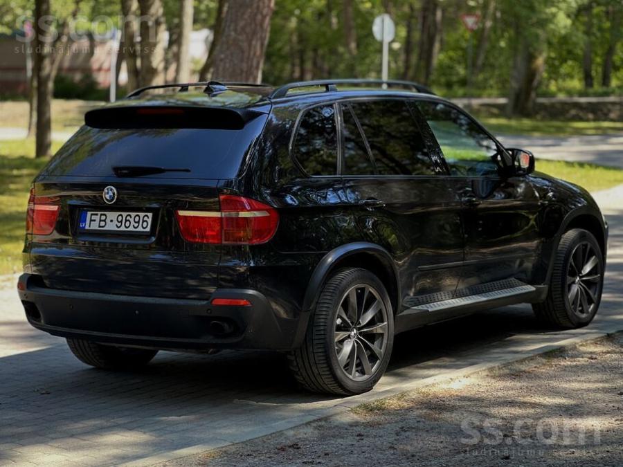 Black BMW X5 2010 in Ventspils, with an engine capacity of 3.00 L and mileage of 290 thousand km for 9995 €, photo 8 on AUTOMOTO.COM.LV