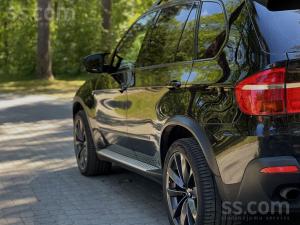 Black BMW X5 2010 in Ventspils, with an engine capacity of 3.00 L and mileage of 290 thousand km for 9995 €, photo 9 on AUTOMOTO.COM.LV