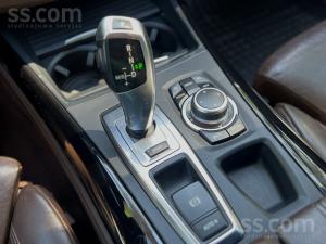 Black BMW X5 2010 in Ventspils, with an engine capacity of 3.00 L and mileage of 290 thousand km for 9995 €, photo 13 on AUTOMOTO.COM.LV