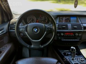 Black BMW X5 2010 in Ventspils, with an engine capacity of 3.00 L and mileage of 290 thousand km for 9995 €, photo 18 on AUTOMOTO.COM.LV