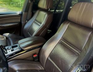 Black BMW X5 2010 in Ventspils, with an engine capacity of 3.00 L and mileage of 290 thousand km for 9995 €, photo 21 on AUTOMOTO.COM.LV