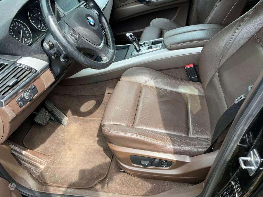Melns BMW X5 2010 Plungė, ar dzinēja tilpumu 2.99 L un nobraukumu 263 tūkst. km par 7250 €, foto 10 vietnē AUTOMOTO.COM.LV