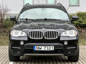 Black BMW X5 2010 in Riga, with an engine capacity of 3.00 L and mileage of 276 thousand km for 11500 €, photo 3 on AUTOMOTO.COM.LV