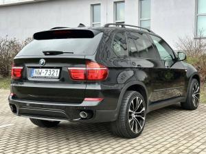 Black BMW X5 2010 in Riga, with an engine capacity of 3.00 L and mileage of 276 thousand km for 11500 €, photo 8 on AUTOMOTO.COM.LV