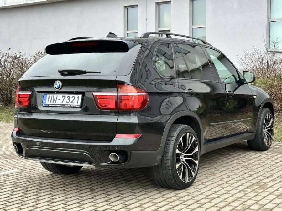 Black BMW X5 2010 in Riga, with an engine capacity of 3.00 L and mileage of 276 thousand km for 11500 €, photo 8 on AUTOMOTO.COM.LV