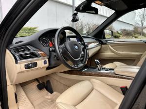 Black BMW X5 2010 in Riga, with an engine capacity of 3.00 L and mileage of 276 thousand km for 11500 €, photo 12 on AUTOMOTO.COM.LV