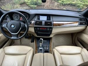 Black BMW X5 2010 in Riga, with an engine capacity of 3.00 L and mileage of 276 thousand km for 11500 €, photo 14 on AUTOMOTO.COM.LV