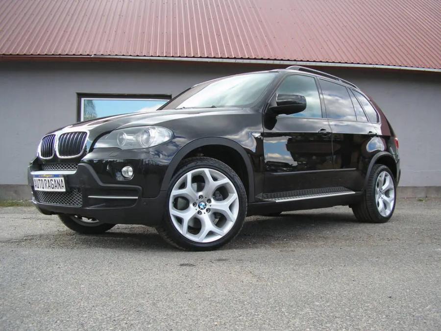 Melns BMW X5 2010 Sigulda, ar dzinēja tilpumu 3.00 L un nobraukumu 306 tūkst. km par 11950 €, foto 1 vietnē AUTOMOTO.COM.LV