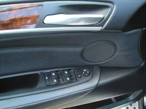 Melns BMW X5 2010 Sigulda, ar dzinēja tilpumu 3.00 L un nobraukumu 306 tūkst. km par 11950 €, foto 19 vietnē AUTOMOTO.COM.LV