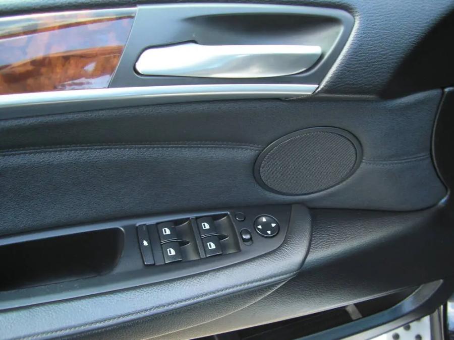 Melns BMW X5 2010 Sigulda, ar dzinēja tilpumu 3.00 L un nobraukumu 306 tūkst. km par 11950 €, foto 19 vietnē AUTOMOTO.COM.LV