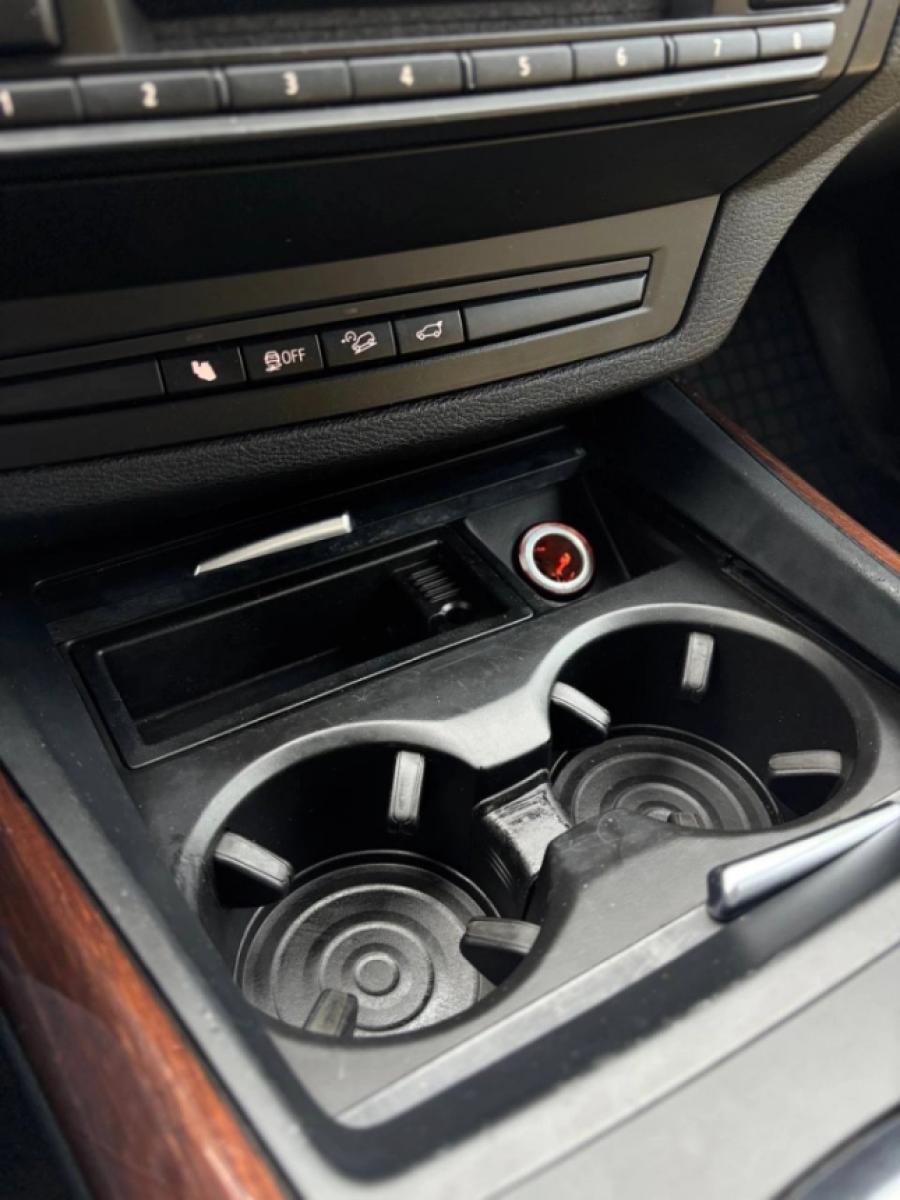 Black BMW X5 2010 in Riga, with an engine capacity of 3.00 L and mileage of 245 thousand km for 11999 €, photo 7 on AUTOMOTO.COM.LV