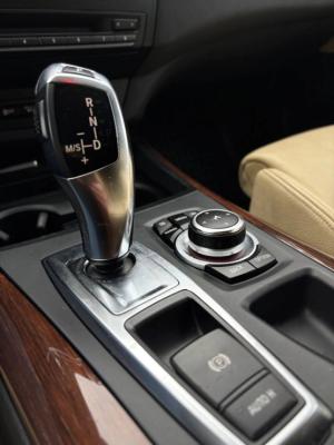Black BMW X5 2010 in Riga, with an engine capacity of 3.00 L and mileage of 245 thousand km for 11999 €, photo 10 on AUTOMOTO.COM.LV
