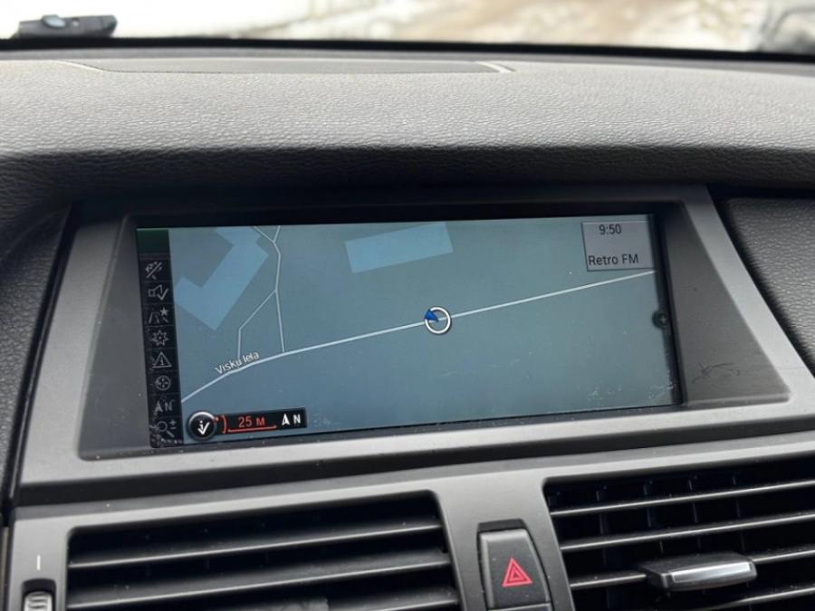 Black BMW X5 2010 in Riga, with an engine capacity of 3.00 L and mileage of 245 thousand km for 11999 €, photo 11 on AUTOMOTO.COM.LV
