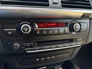 Black BMW X5 2010 in Riga, with an engine capacity of 3.00 L and mileage of 245 thousand km for 11999 €, photo 12 on AUTOMOTO.COM.LV
