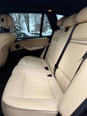 Black BMW X5 2010 in Riga, with an engine capacity of 3.00 L and mileage of 245 thousand km for 11999 €, photo 13 on AUTOMOTO.COM.LV