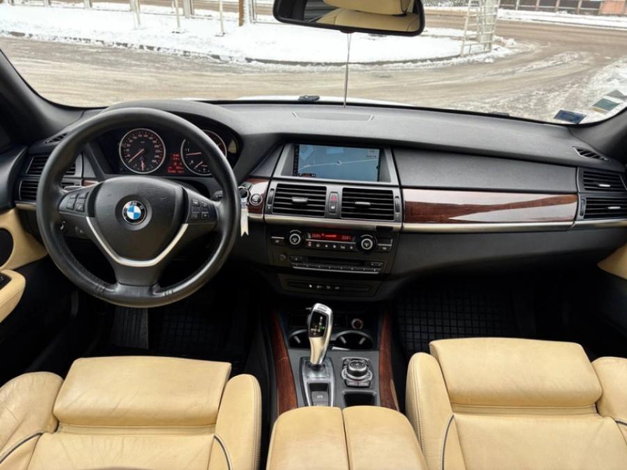 Black BMW X5 2010 in Riga, with an engine capacity of 3.00 L and mileage of 245 thousand km for 11999 €, photo 14 on AUTOMOTO.COM.LV