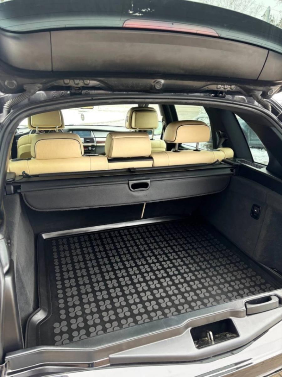 Black BMW X5 2010 in Riga, with an engine capacity of 3.00 L and mileage of 245 thousand km for 11999 €, photo 16 on AUTOMOTO.COM.LV