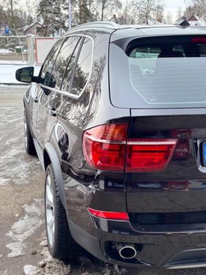 Black BMW X5 2010 in Riga, with an engine capacity of 3.00 L and mileage of 245 thousand km for 11999 €, photo 17 on AUTOMOTO.COM.LV