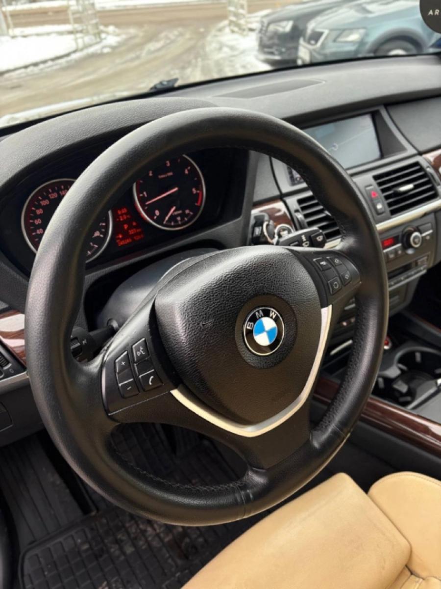 Black BMW X5 2010 in Riga, with an engine capacity of 3.00 L and mileage of 245 thousand km for 11999 €, photo 21 on AUTOMOTO.COM.LV