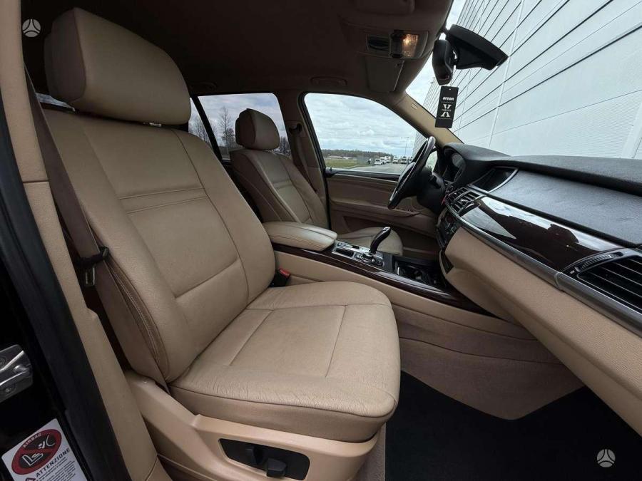 Melns BMW X5 2010 Šauļi, ar dzinēja tilpumu 2.99 L un nobraukumu 277 tūkst. km par 8200 €, foto 16 vietnē AUTOMOTO.COM.LV