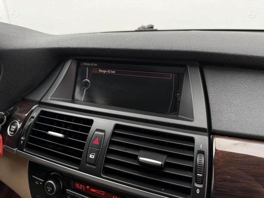 Melns BMW X5 2010 Šauļi, ar dzinēja tilpumu 2.99 L un nobraukumu 277 tūkst. km par 8200 €, foto 23 vietnē AUTOMOTO.COM.LV