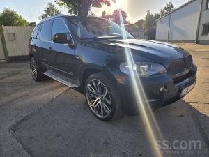 Black BMW X5 2010 in Riga, with an engine capacity of 3.00 L and mileage of 236 thousand km for 11000 €, photo 4 on AUTOMOTO.COM.LV