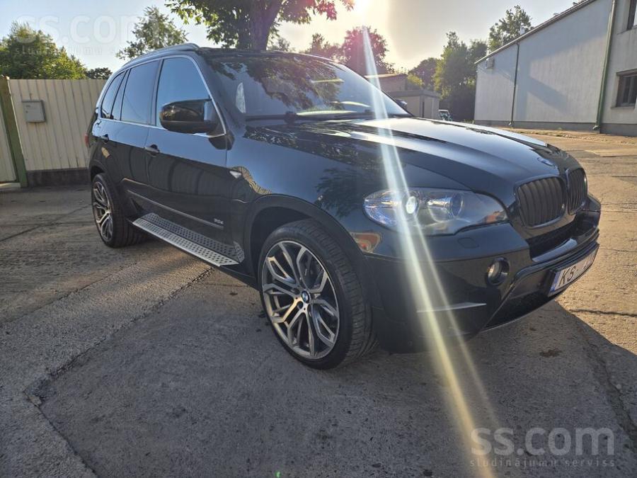 Black BMW X5 2010 in Riga, with an engine capacity of 3.00 L and mileage of 236 thousand km for 11000 €, photo 4 on AUTOMOTO.COM.LV
