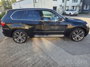 Black BMW X5 2010 in Riga, with an engine capacity of 3.00 L and mileage of 236 thousand km for 11000 €, photo 5 on AUTOMOTO.COM.LV