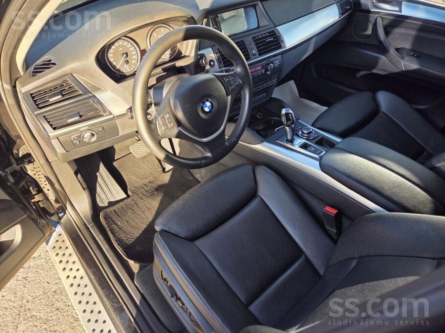 Black BMW X5 2010 in Riga, with an engine capacity of 3.00 L and mileage of 236 thousand km for 11000 €, photo 9 on AUTOMOTO.COM.LV