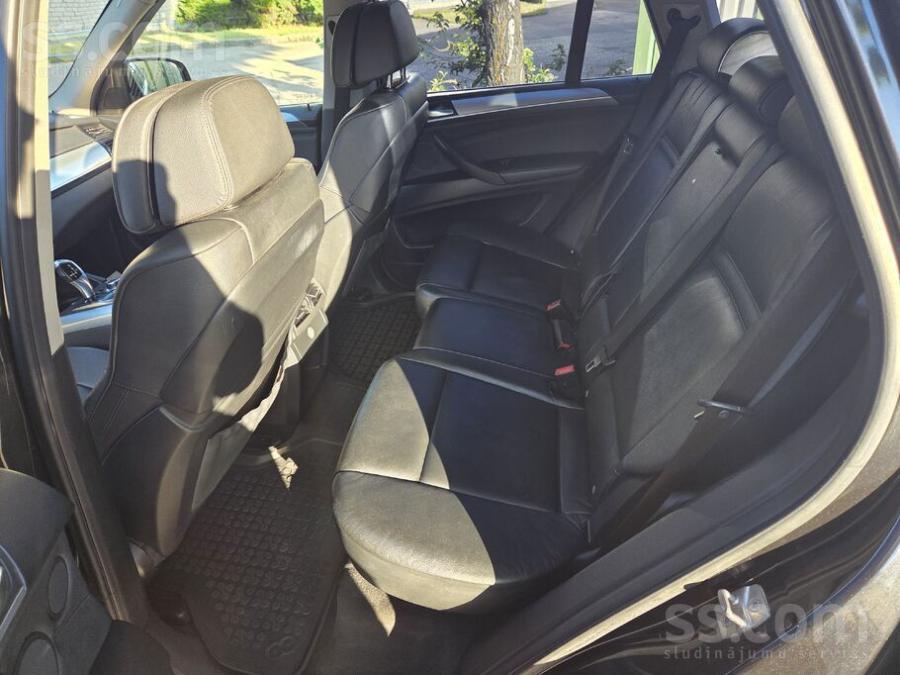 Black BMW X5 2010 in Riga, with an engine capacity of 3.00 L and mileage of 236 thousand km for 11000 €, photo 10 on AUTOMOTO.COM.LV