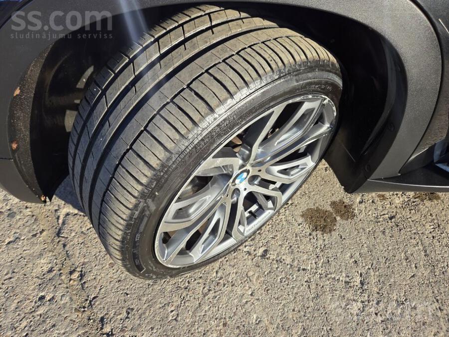 Black BMW X5 2010 in Riga, with an engine capacity of 3.00 L and mileage of 236 thousand km for 11000 €, photo 18 on AUTOMOTO.COM.LV