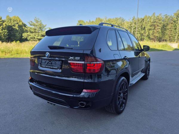 Black BMW X5 2010 in Kaunas, with an engine capacity of 2.99 L and mileage of 300 thousand km for 11300 €, photo 6 on AUTOMOTO.COM.LV