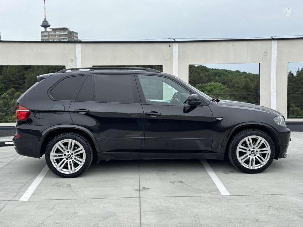Melns BMW X5 2010 Viļņa, ar dzinēja tilpumu 2.99 L un nobraukumu 315 tūkst. km par 8950 €, foto 5 vietnē AUTOMOTO.COM.LV