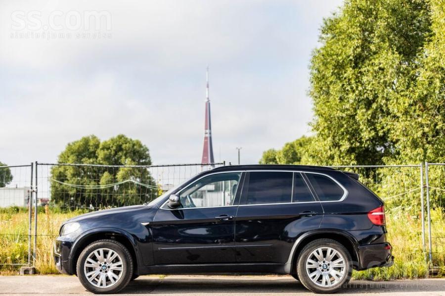 Melns BMW X5 2010 Rīga, ar dzinēja tilpumu 3.00 L un nobraukumu 329 tūkst. km par 8990 €, foto 5 vietnē AUTOMOTO.COM.LV