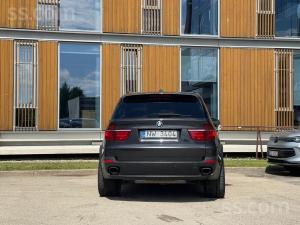 Melns BMW X5 2010 Rīga, ar dzinēja tilpumu 3.00 L un nobraukumu 288 tūkst. km par 13900 €, foto 5 vietnē AUTOMOTO.COM.LV