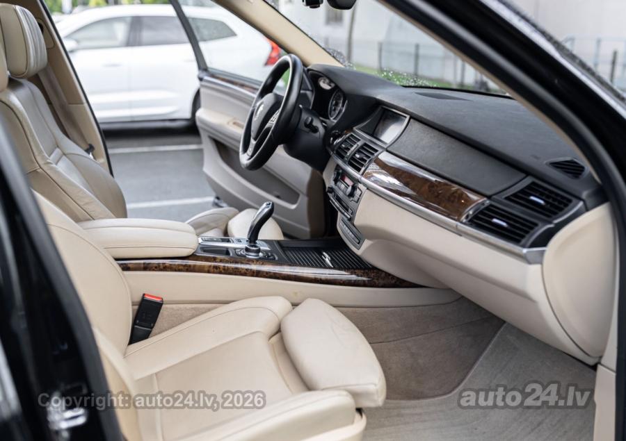 Черный БМВ Х5 2010 в Таллин, объемом двигателя 4.00 л и пробегом 350 тыс. км за 10500 €, фото 15 на AUTOMOTO.COM.LV