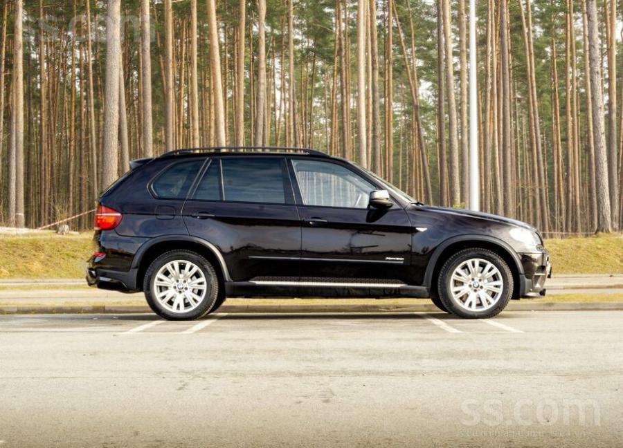 Melns BMW X5 2010 Rīga, ar dzinēja tilpumu 4.40 L un nobraukumu 129 tūkst. km par 11790 €, foto 9 vietnē AUTOMOTO.COM.LV