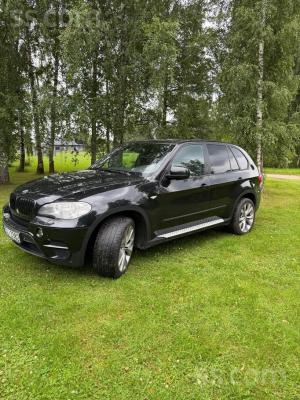 Melns BMW X5 2010 Rīga, ar dzinēja tilpumu 3.00 L un nobraukumu 393 tūkst. km par 7900 €, foto  vietnē AUTOMOTO.COM.LV