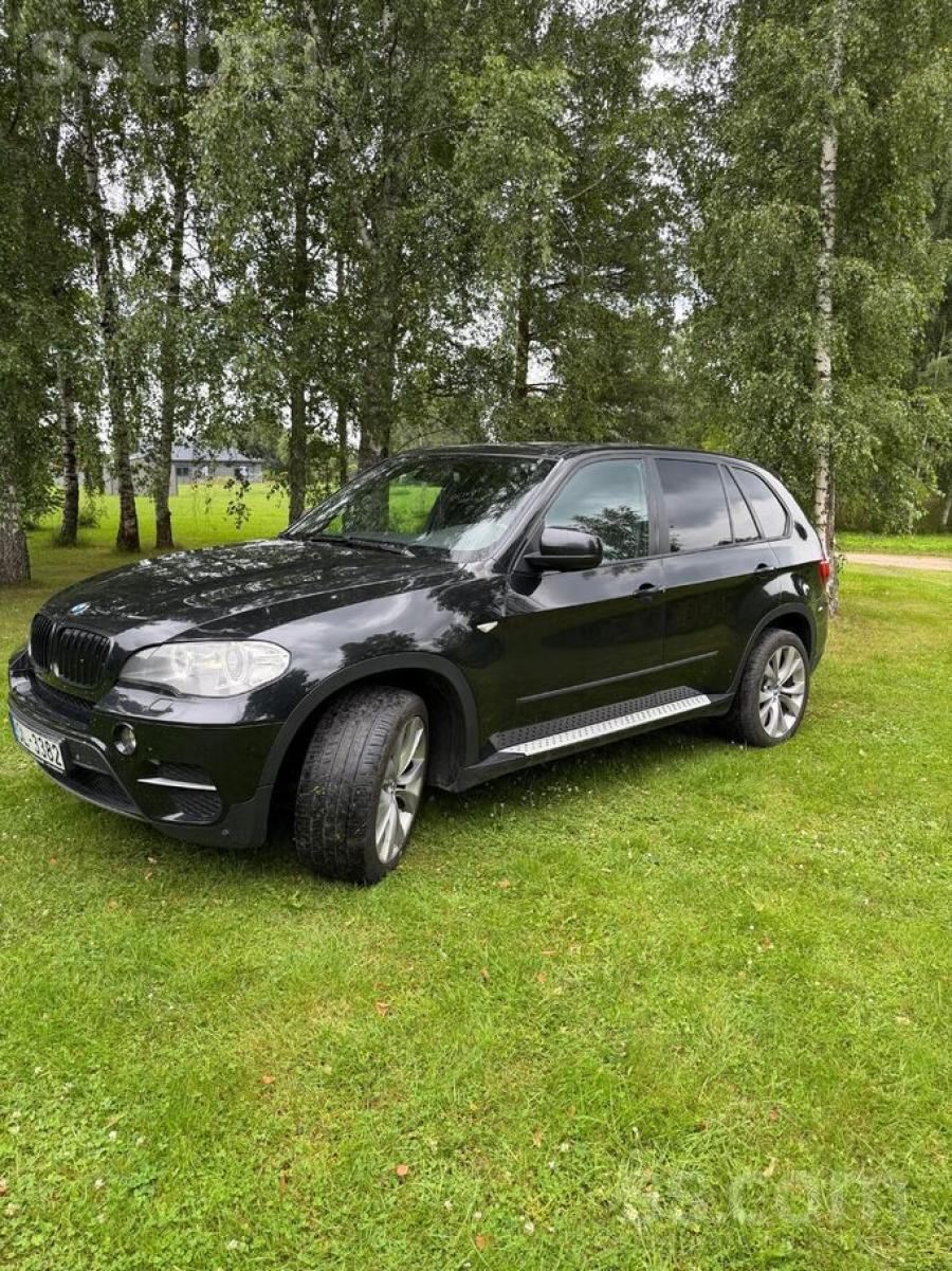Melns BMW X5 2010 Rīga, ar dzinēja tilpumu 3.00 L un nobraukumu 393 tūkst. km par 7900 €, foto 1 vietnē AUTOMOTO.COM.LV